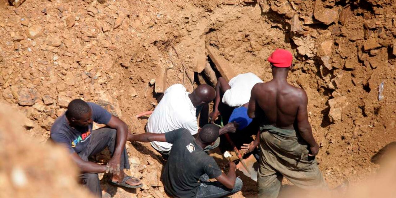 NTV Kenya: Mabaki ya aliyafunikwa mgodini, Tom Okwach, yapatikana.