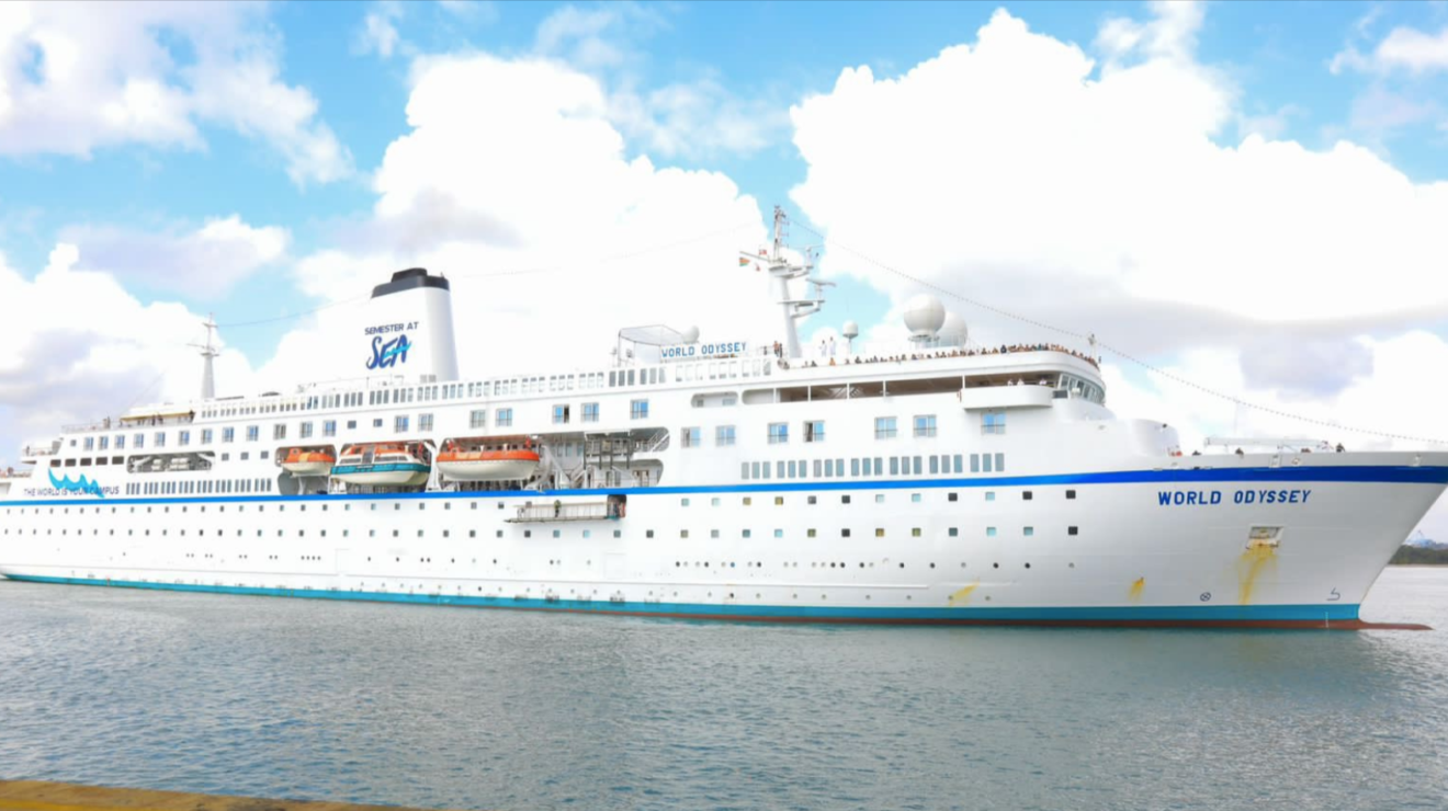 NTV Kenya: Ship carrying 800 people docks at Mombasa port