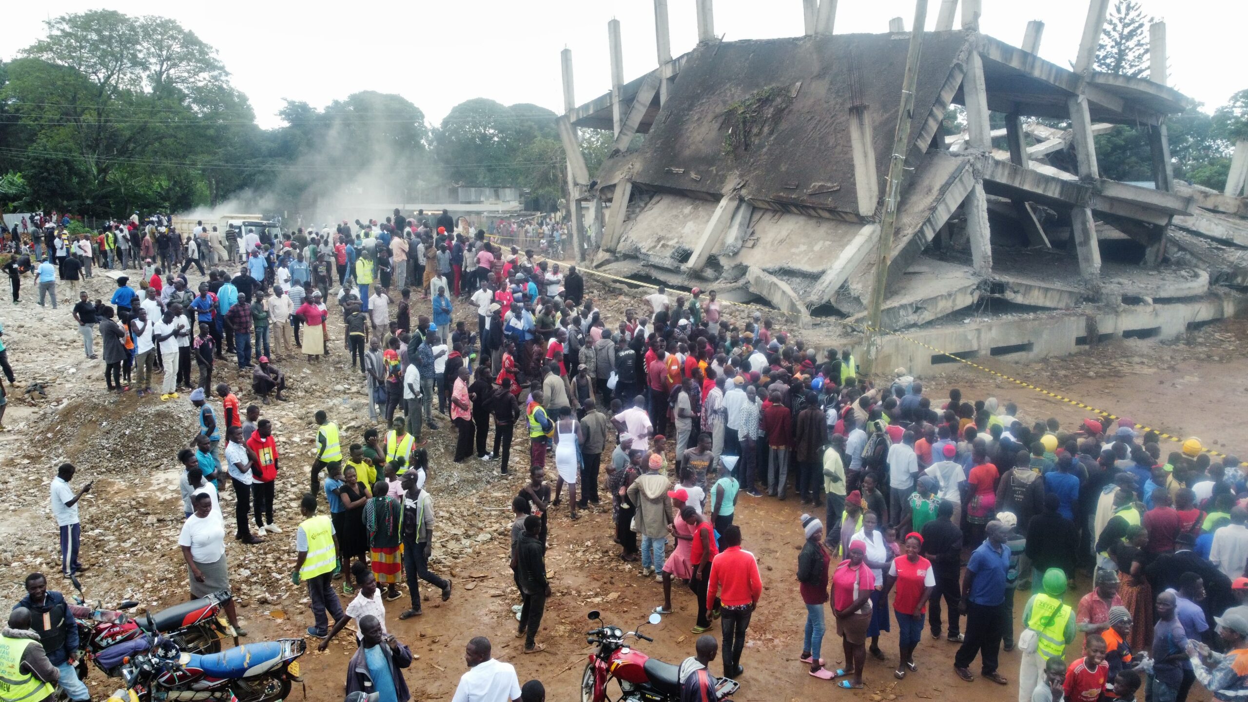 NTV Kenya: 2 feared dead inside demolished building in Kanduyi