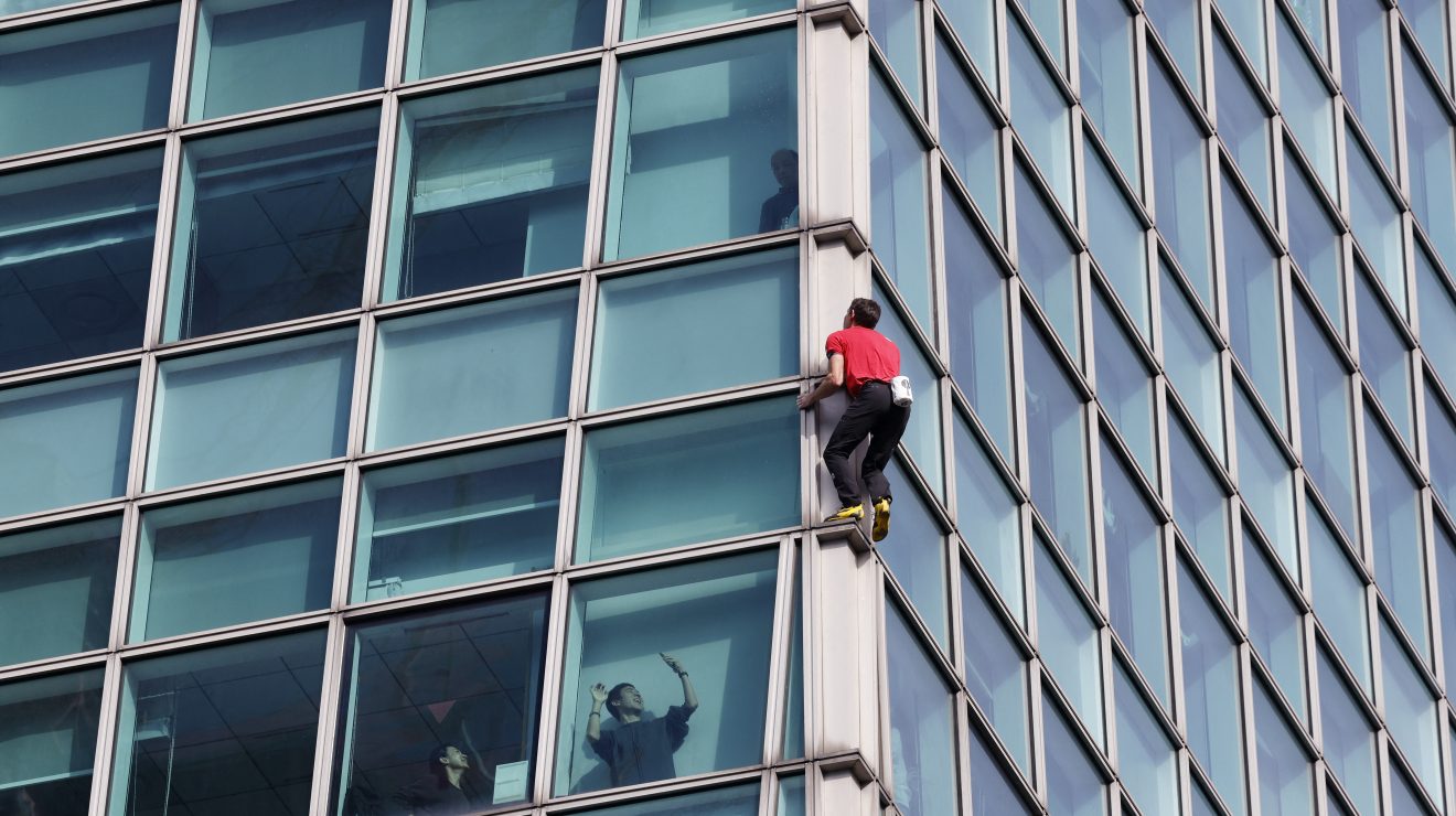 NTV Kenya: US climber scales Taiwan’s tallest building with no ropes